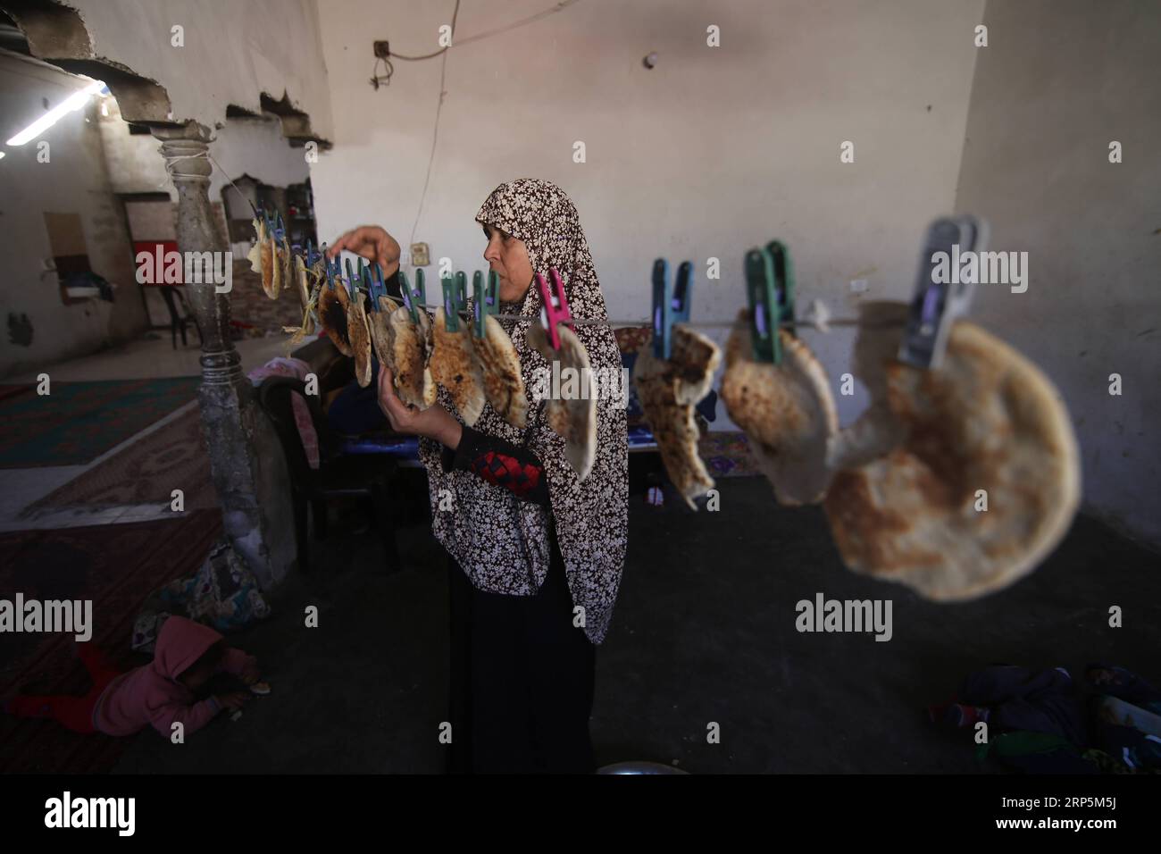 (181218) -- GAZA, Dec. 18, 2018 -- Palestinian woman Fayrouz al-A raj ...
