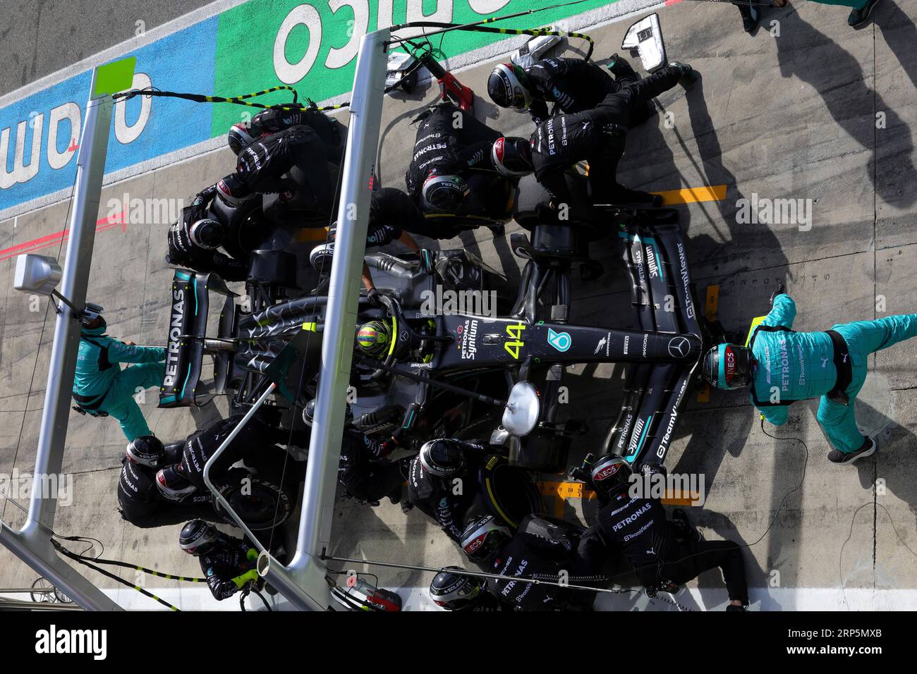 Mercedes pit crew lewis hamilton hi-res stock photography and images ...