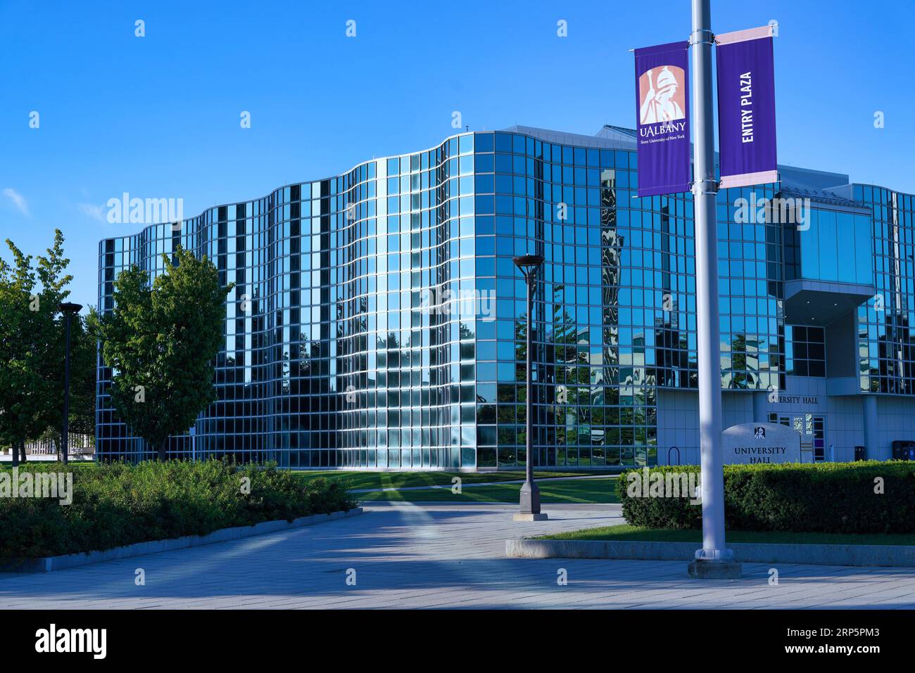Mirrored architecture hi-res stock photography and images - Alamy