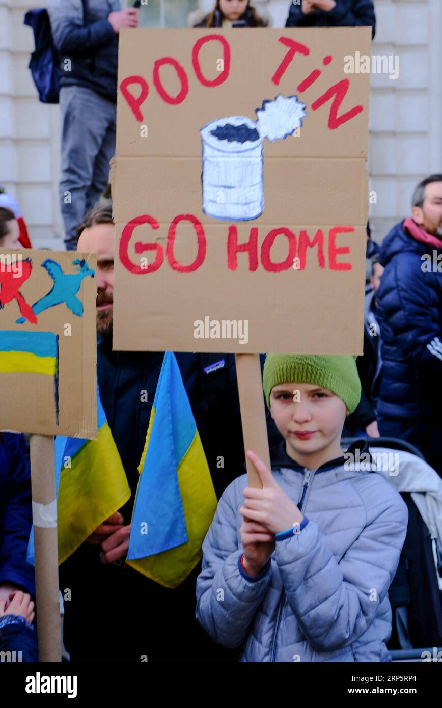 Ukraine war russian tanks gather hi-res stock photography and images ...