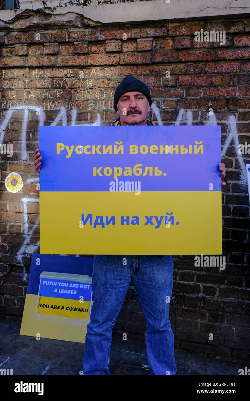 Ukraine war russian tanks gather hi-res stock photography and images ...