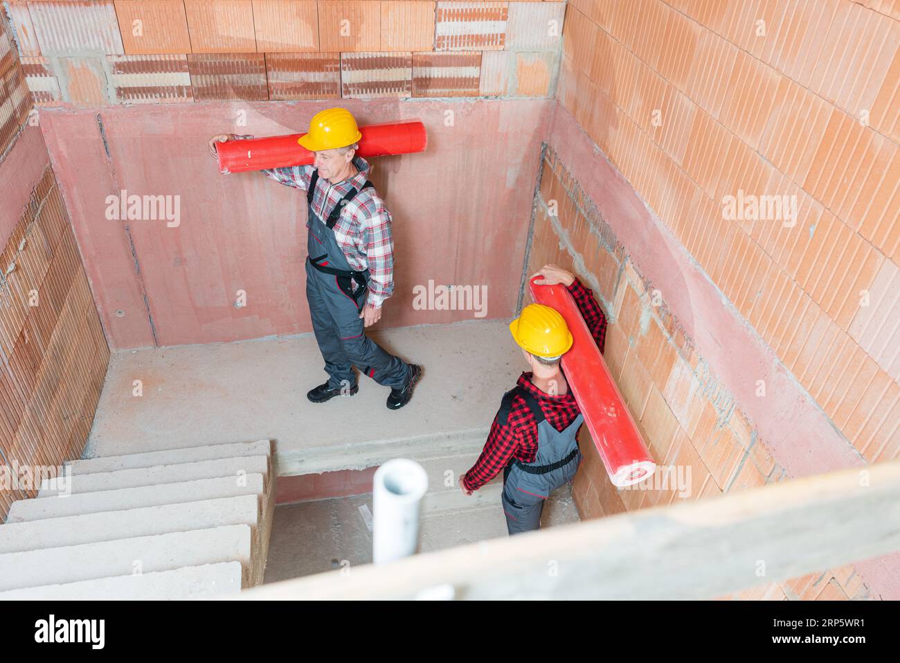 Construction worker carrying pipes hi-res stock photography and images ...