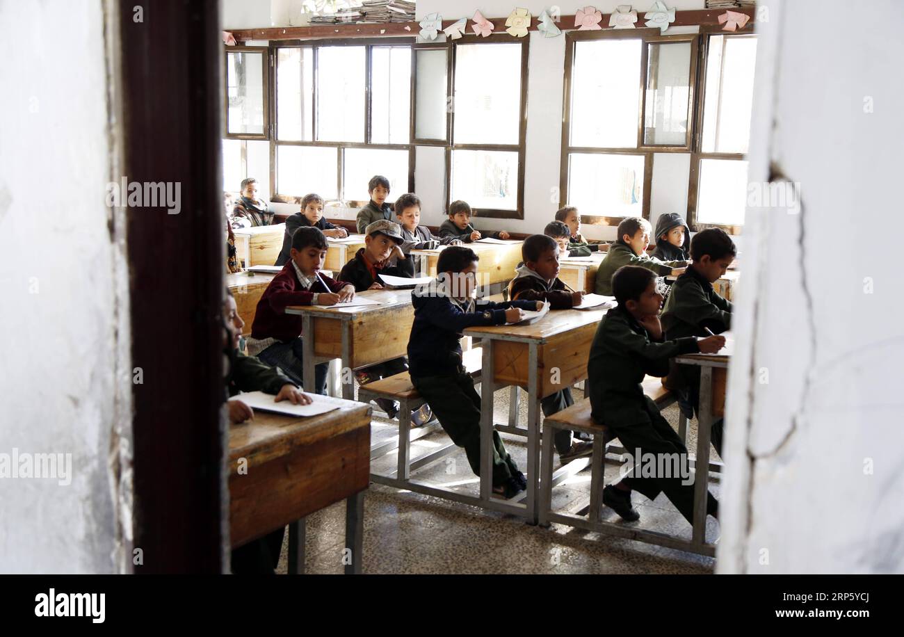Overcrowded school hi-res stock photography and images - Alamy