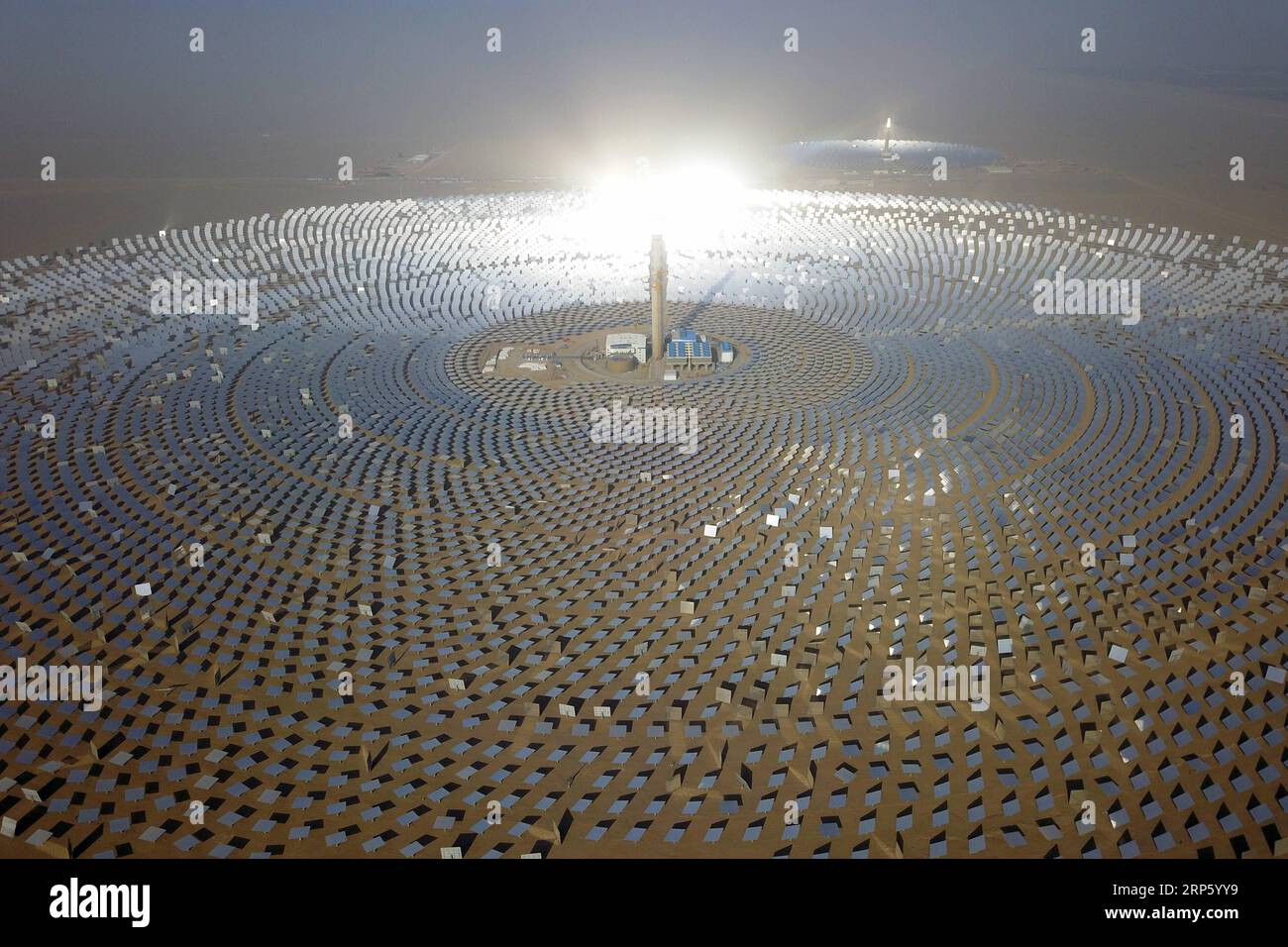 China molten salt solar hi-res stock photography and images - Alamy