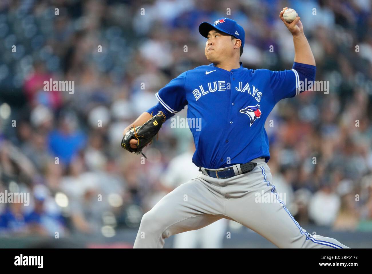 Toronto Blue Jays starting pitcher Hyun Jin Ryu (99) in the third ...