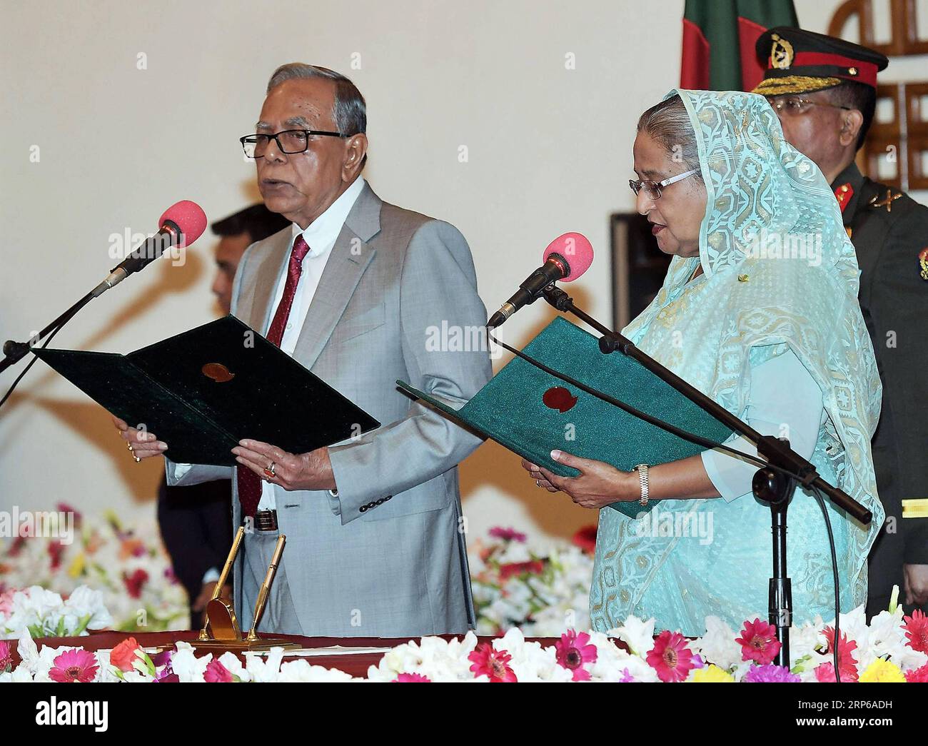 (190107) -- DHAKA, Jan. 7, 2019 -- Sheikh Hasina (R) takes oath during ...