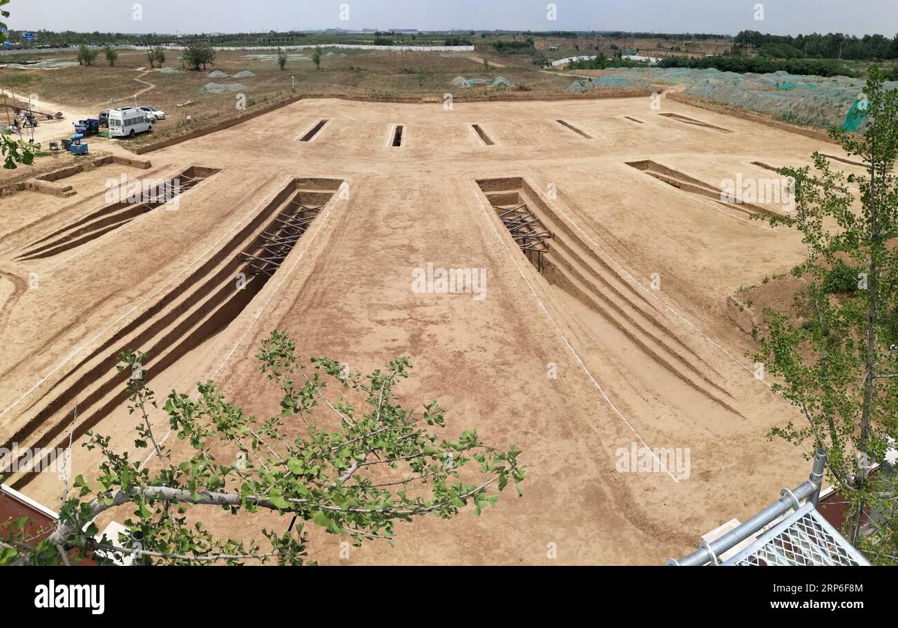 Tomb group hi-res stock photography and images - Alamy