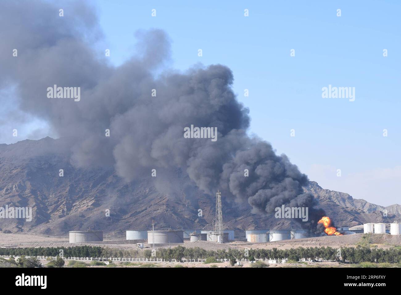 News city refinery hi-res stock photography and images - Alamy