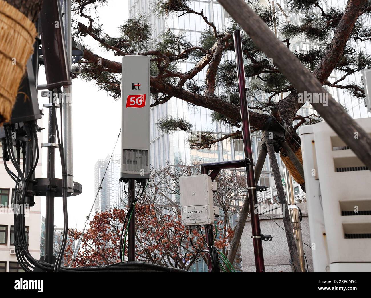 Korea seoul 5g hi-res stock photography and images - Alamy