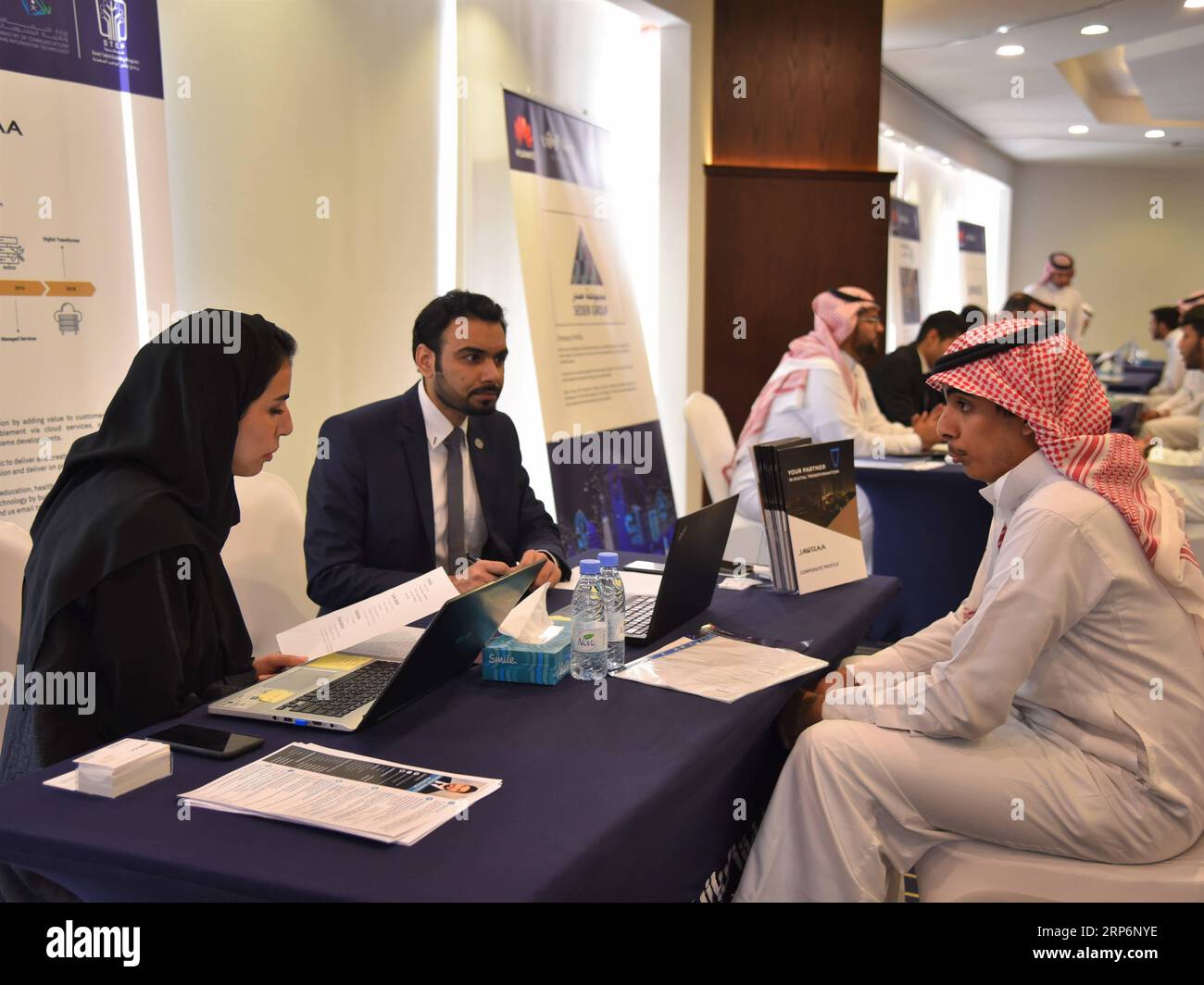 (190117) -- RIYADH, Jan. 17, 2019 -- A Saudi student attends an ...