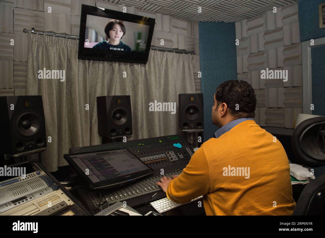 Radio drama studio hi-res stock photography and images - Alamy