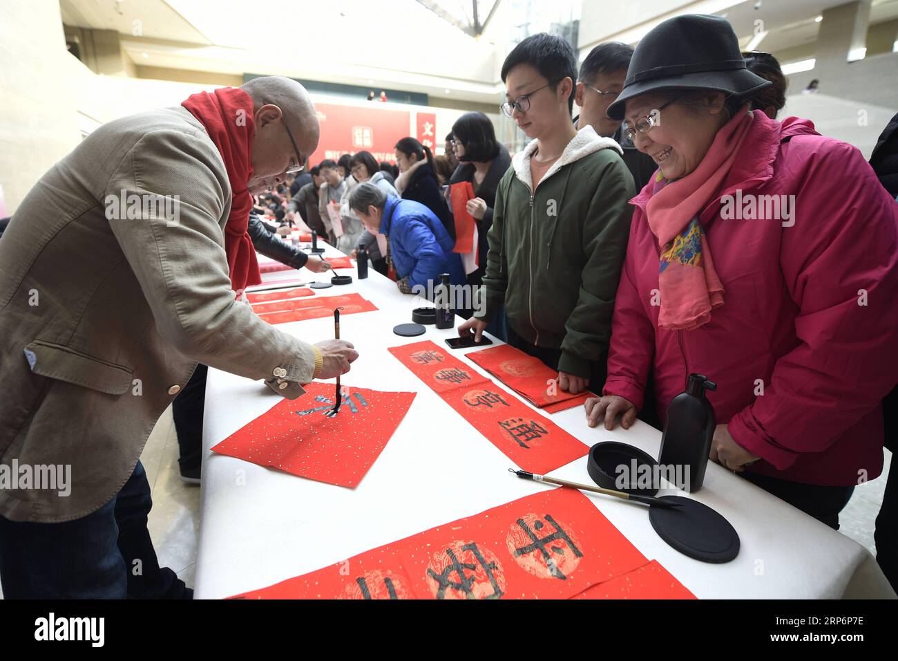 Chinese spring couplets door hi-res stock photography and images - Alamy
