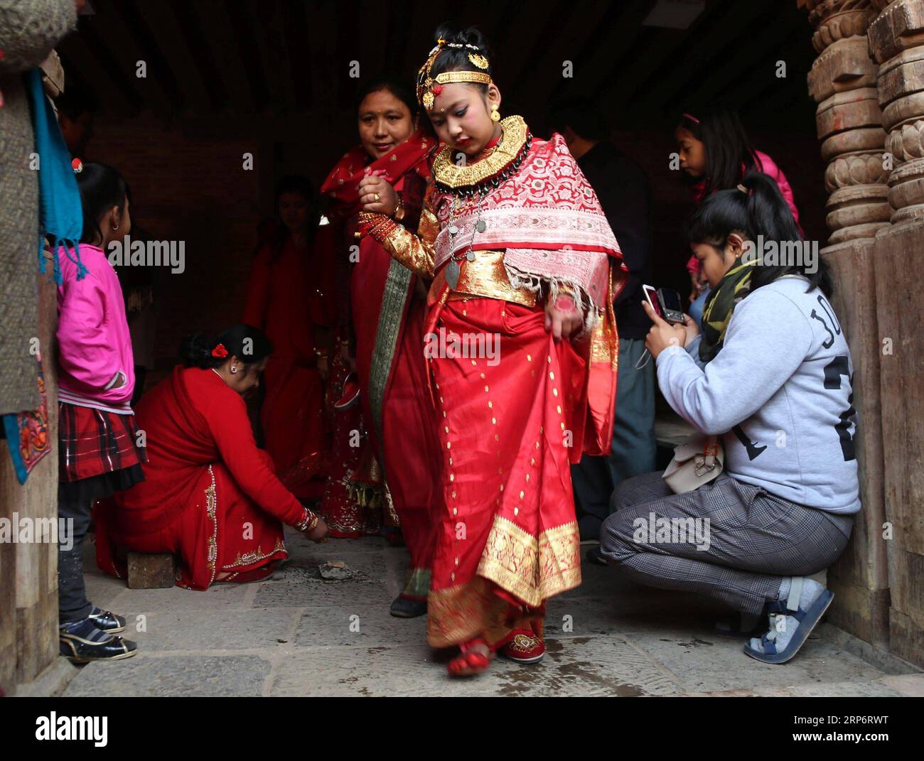 (190119) -- KATHMANDU, Jan. 19, 2019 -- A girl from Newar community ...