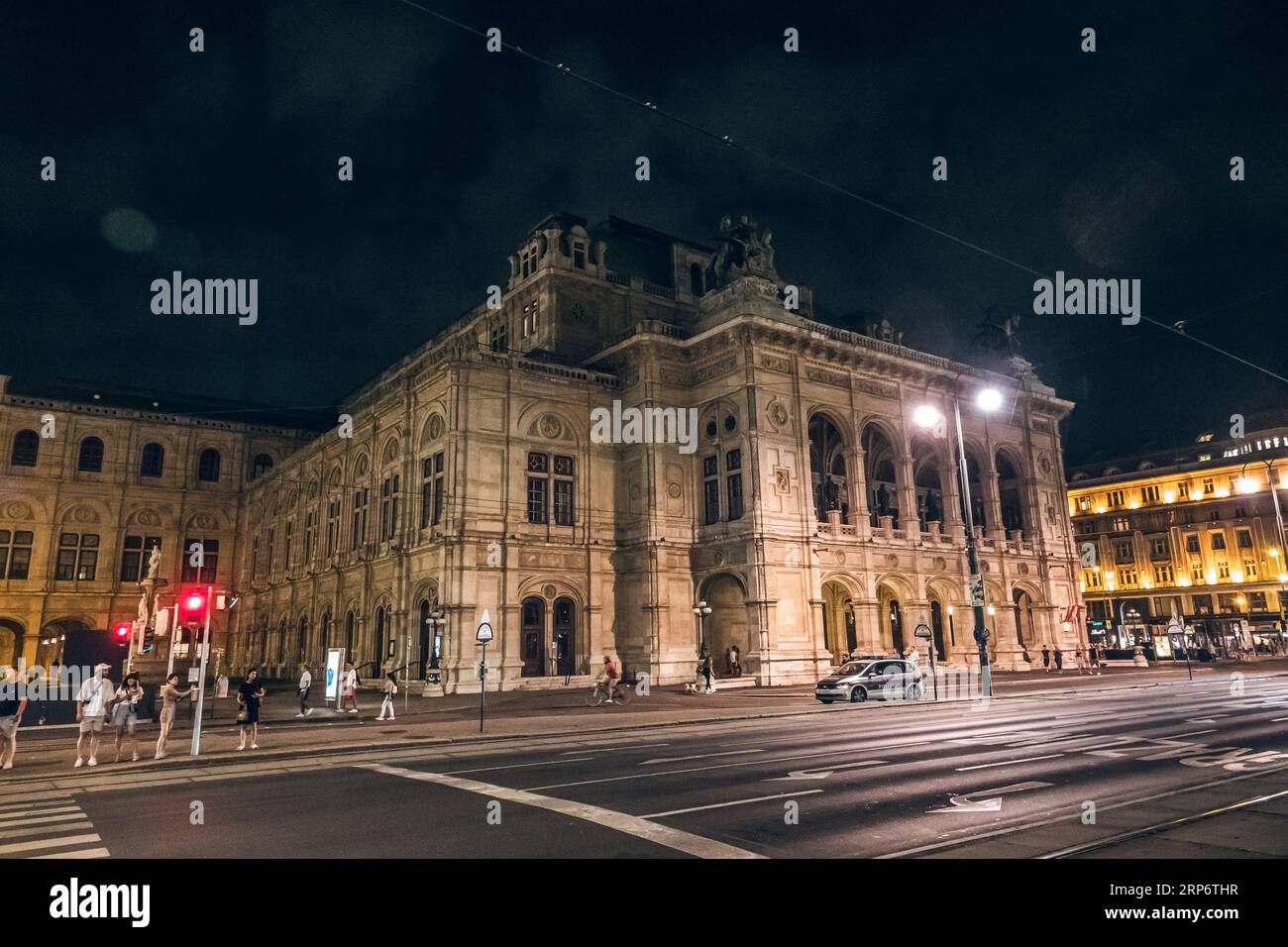 Image of the Vienna Opera at night Stock Photo - Alamy