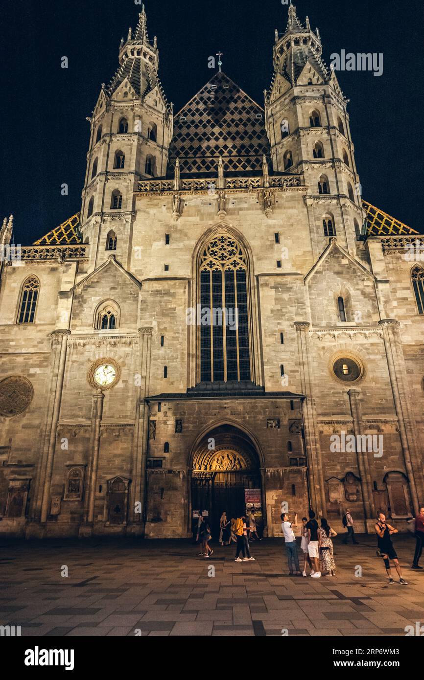 Image of St. Stephen's Cathedral in Vienna at night Stock Photo - Alamy