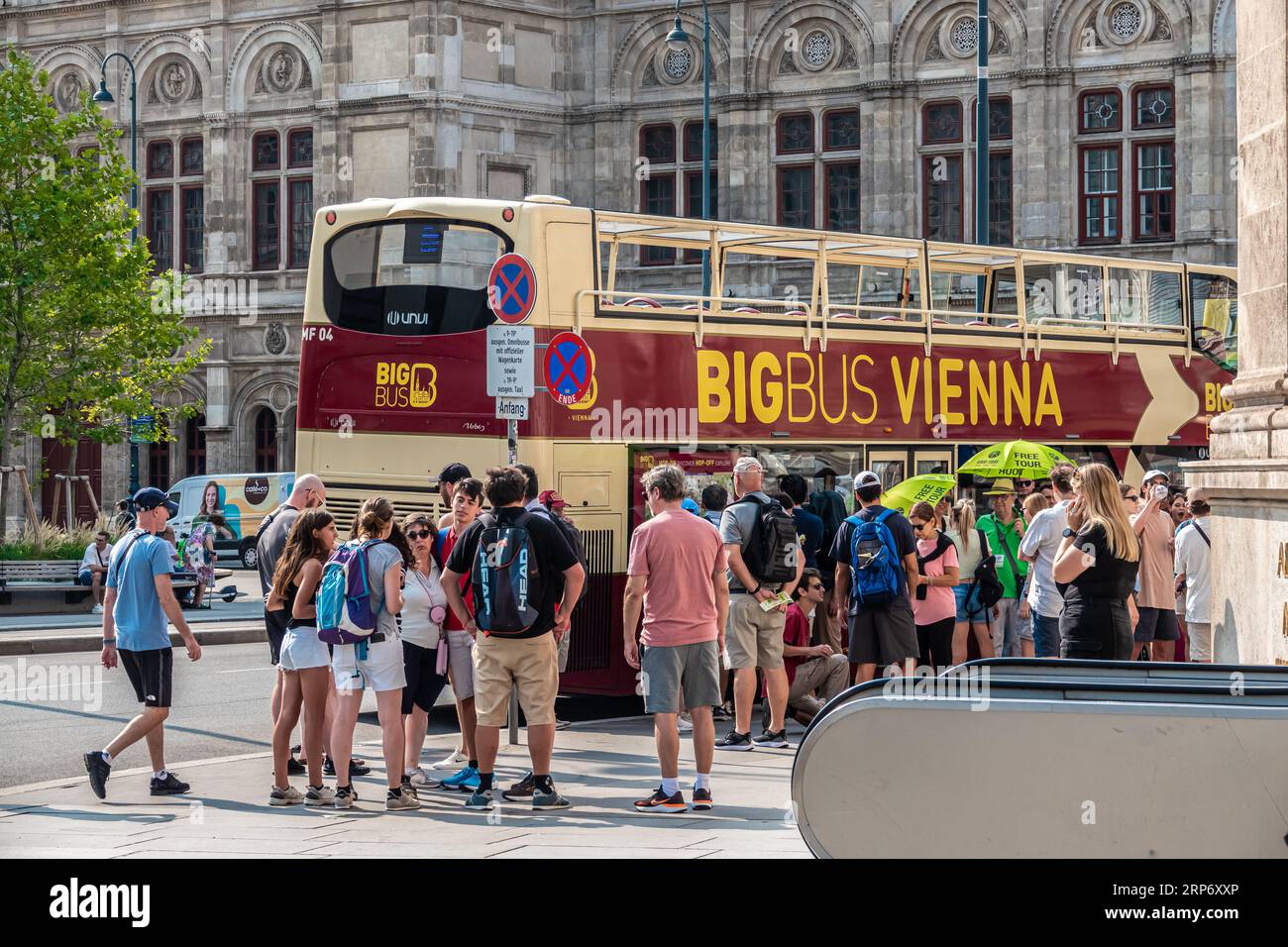 Tourist bus the streets of vienna hi-res stock photography and images ...