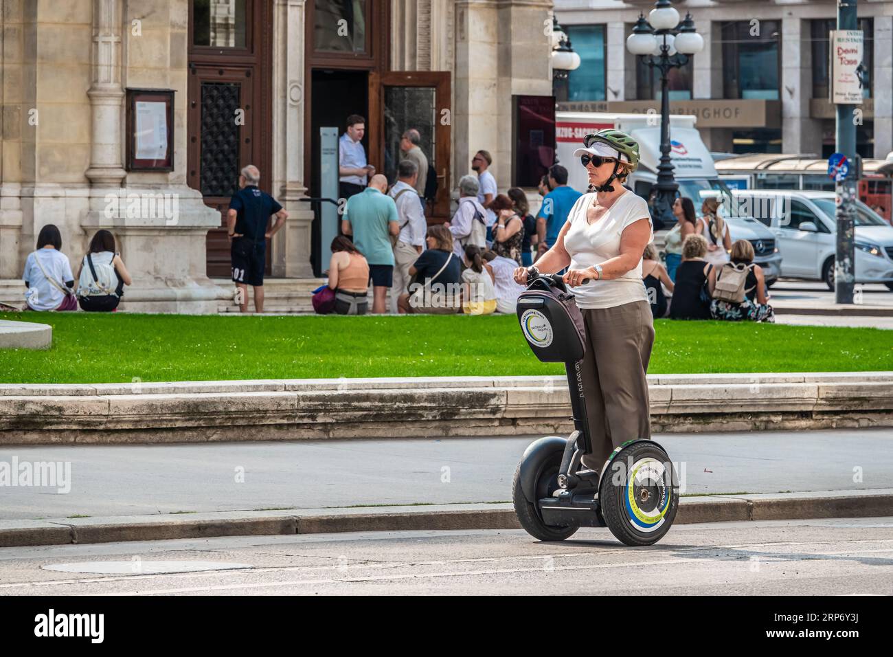 Vienna woman on streets hi-res stock photography and images - Alamy
