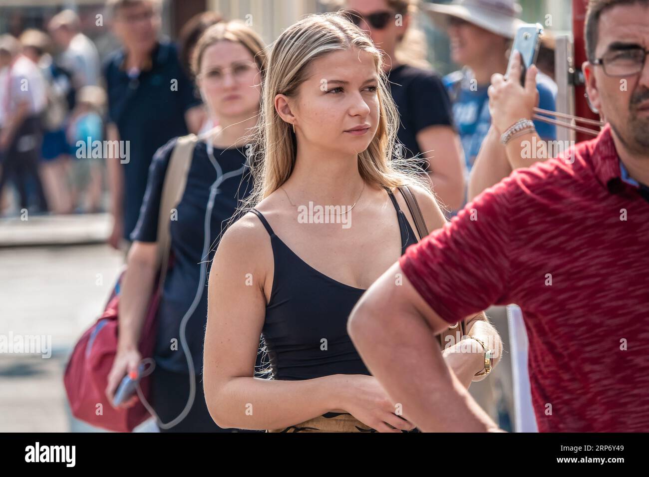 People walking through the streets of Vienna Stock Photo - Alamy