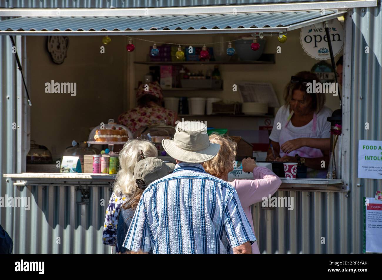 Mobile hot food caravan hi-res stock photography and images - Alamy
