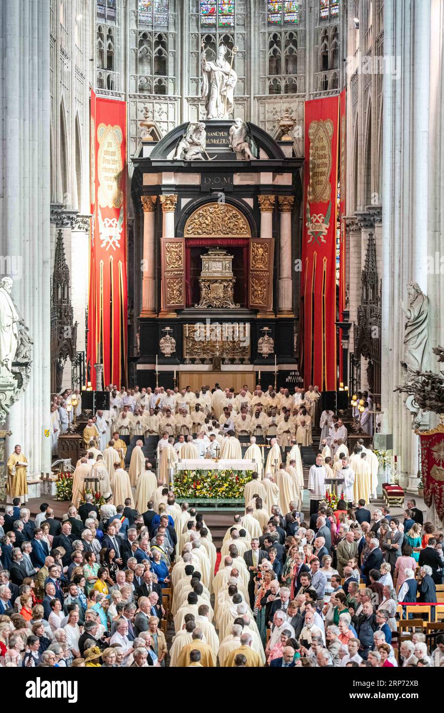 Archidiocesan hi-res stock photography and images - Alamy