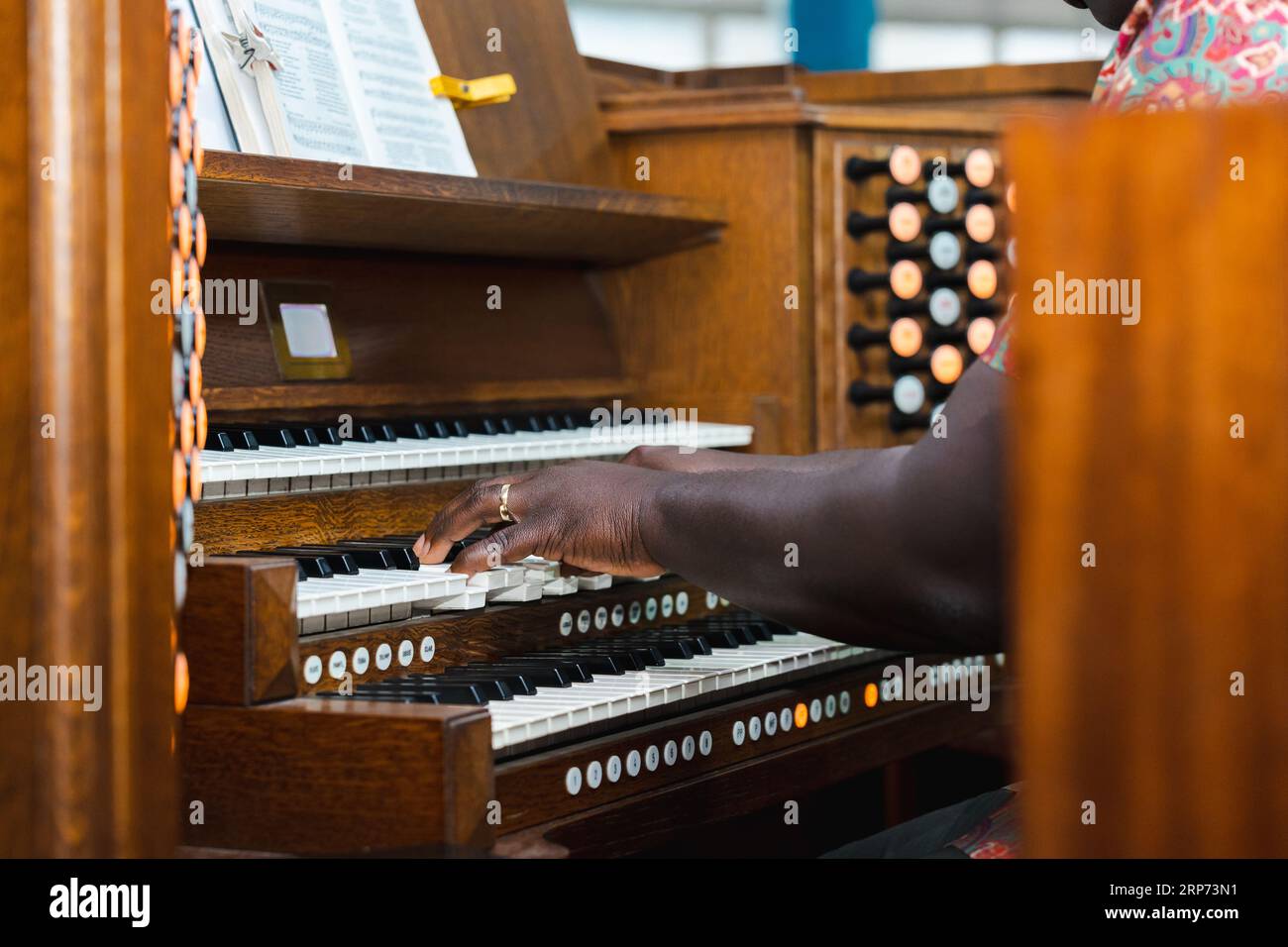 Piano keyboardist hi-res stock photography and images - Alamy