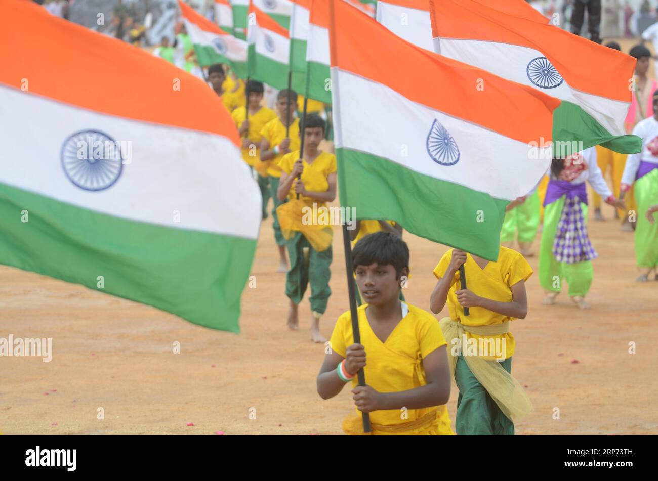 (190126) -- BANGALORE, Jan. 26, 2019 (Xinhua) -- Indian students ...
