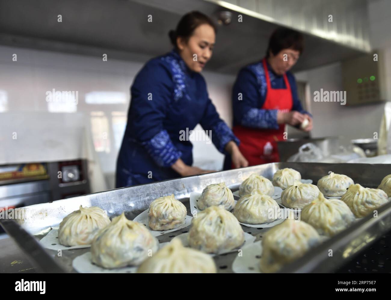 Qing imp hi-res stock photography and images - Alamy
