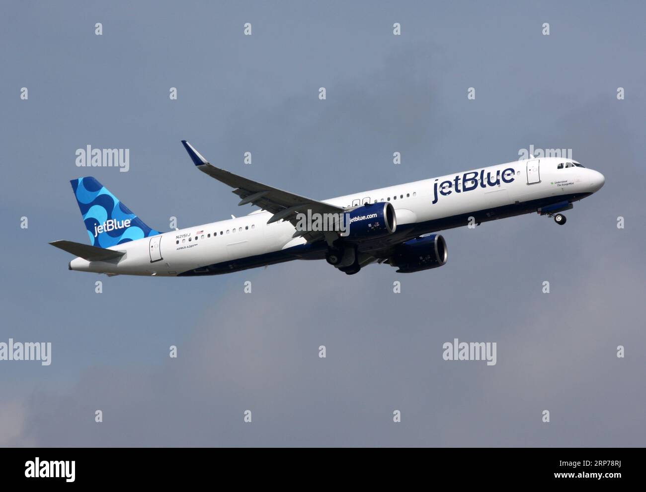An Airbus A321 Neo of Jetblue Airways departs London Gatwick Airport ...