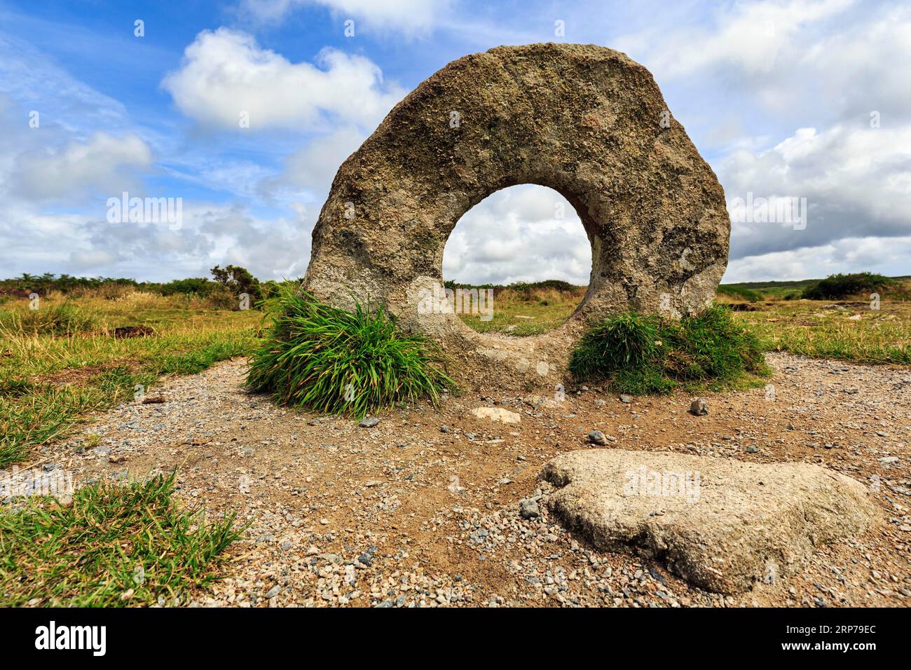 Men-an-Tol, Men an Tol, view through perforated stone in a field ...