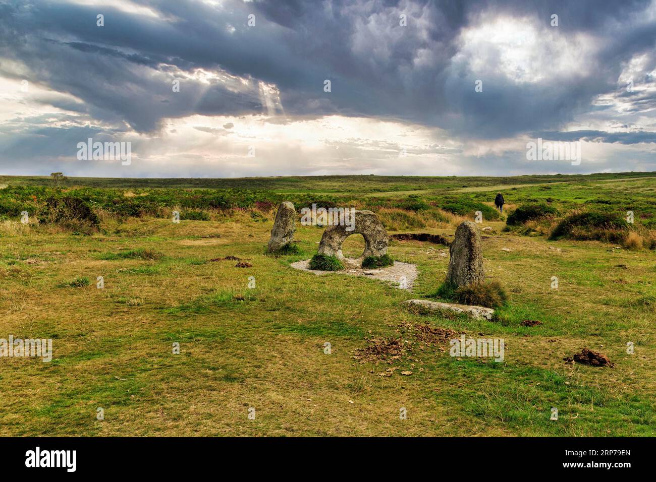Men-an-Tol, Men an Tol, Hole Stone in a Field, Bronze Age Megalith ...