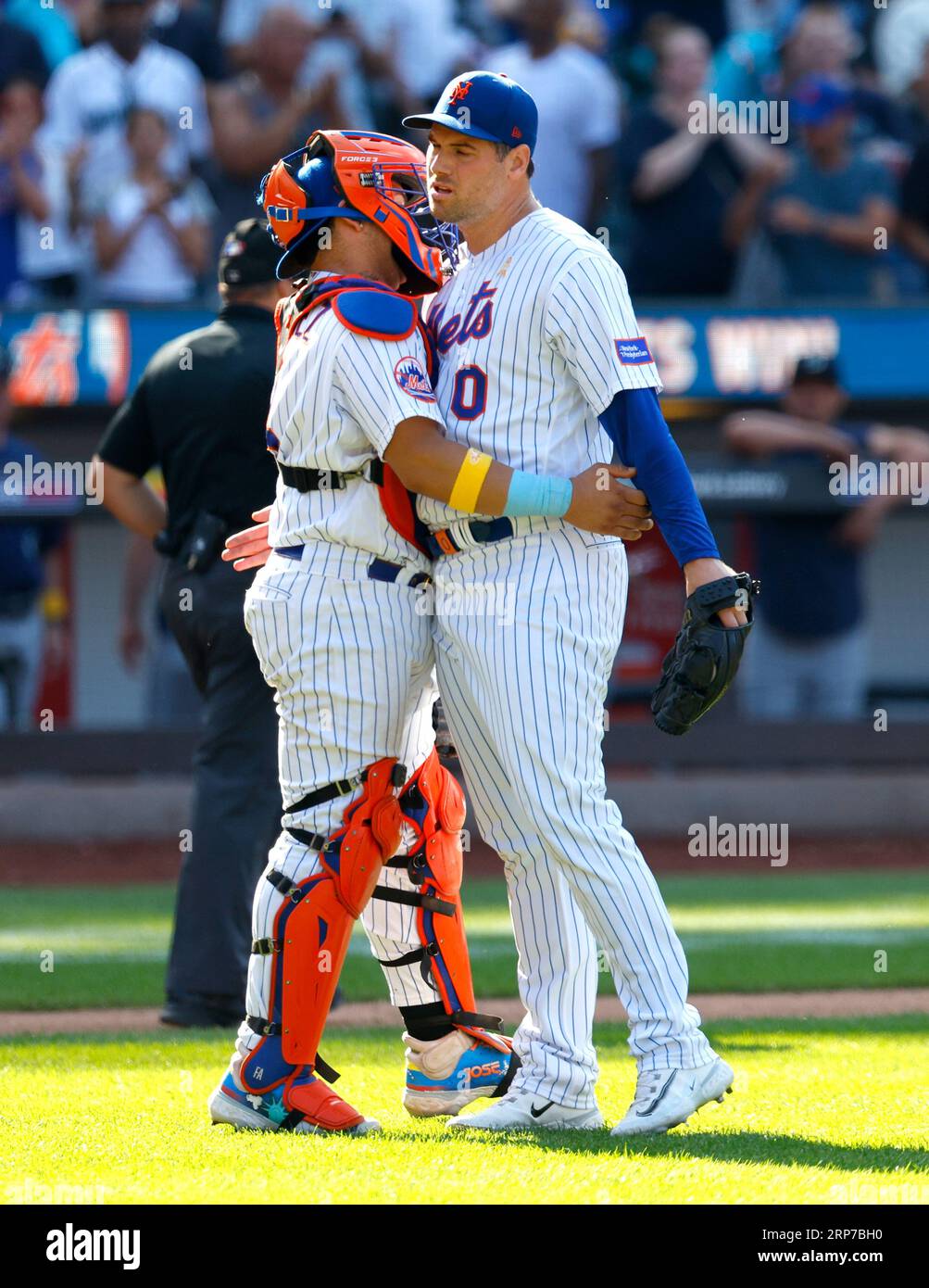 New York Mets' Francisco Alvarez (4) and Adam Ottavino (0) hug after a ...