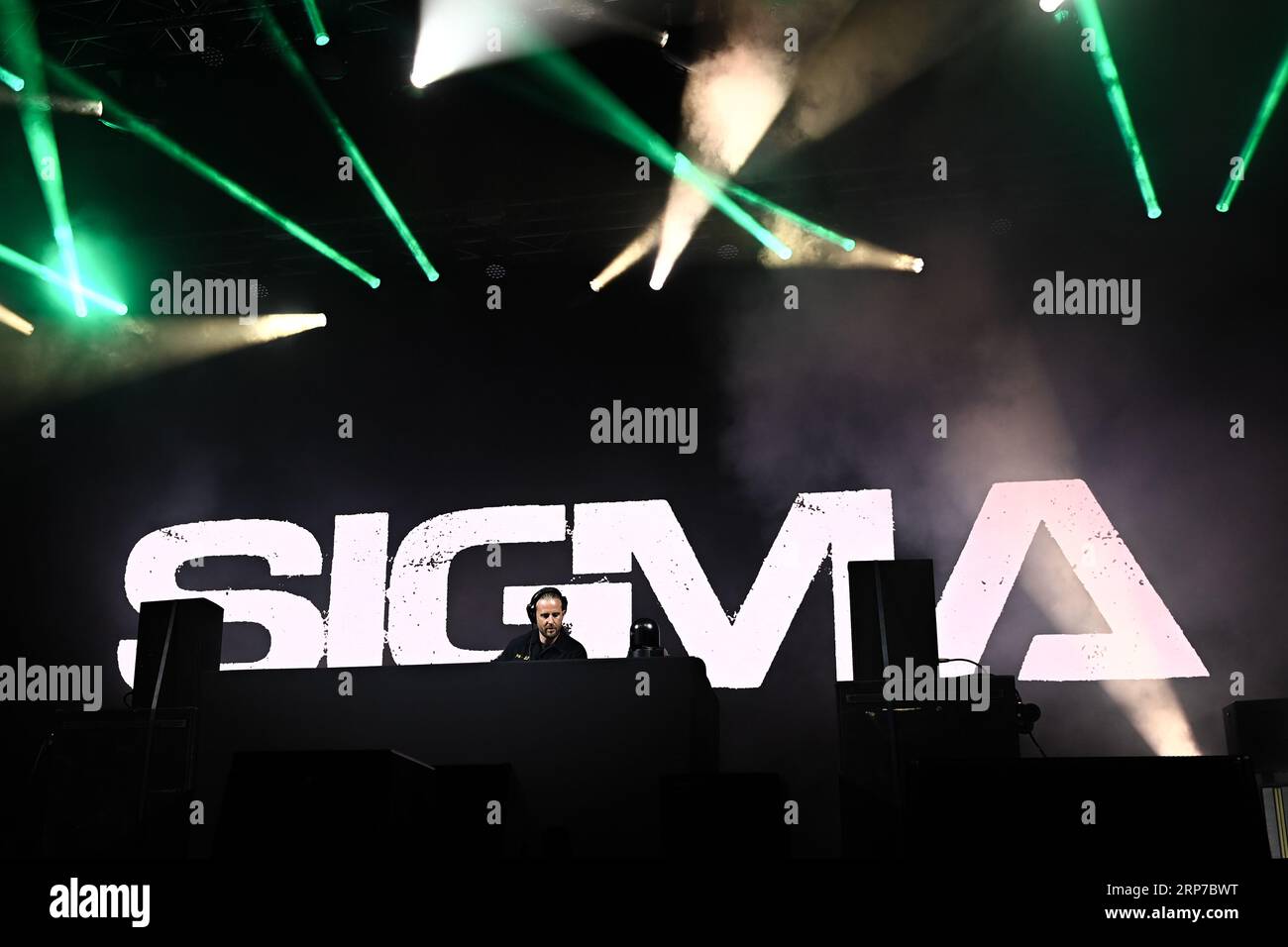 Sigma dj hi-res stock photography and images - Alamy
