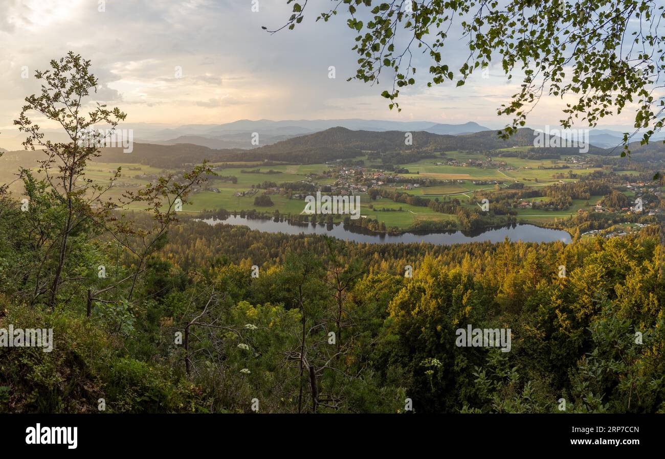 Evening atmosphere, view of the Rauschelesee, Keutschacher Seental ...