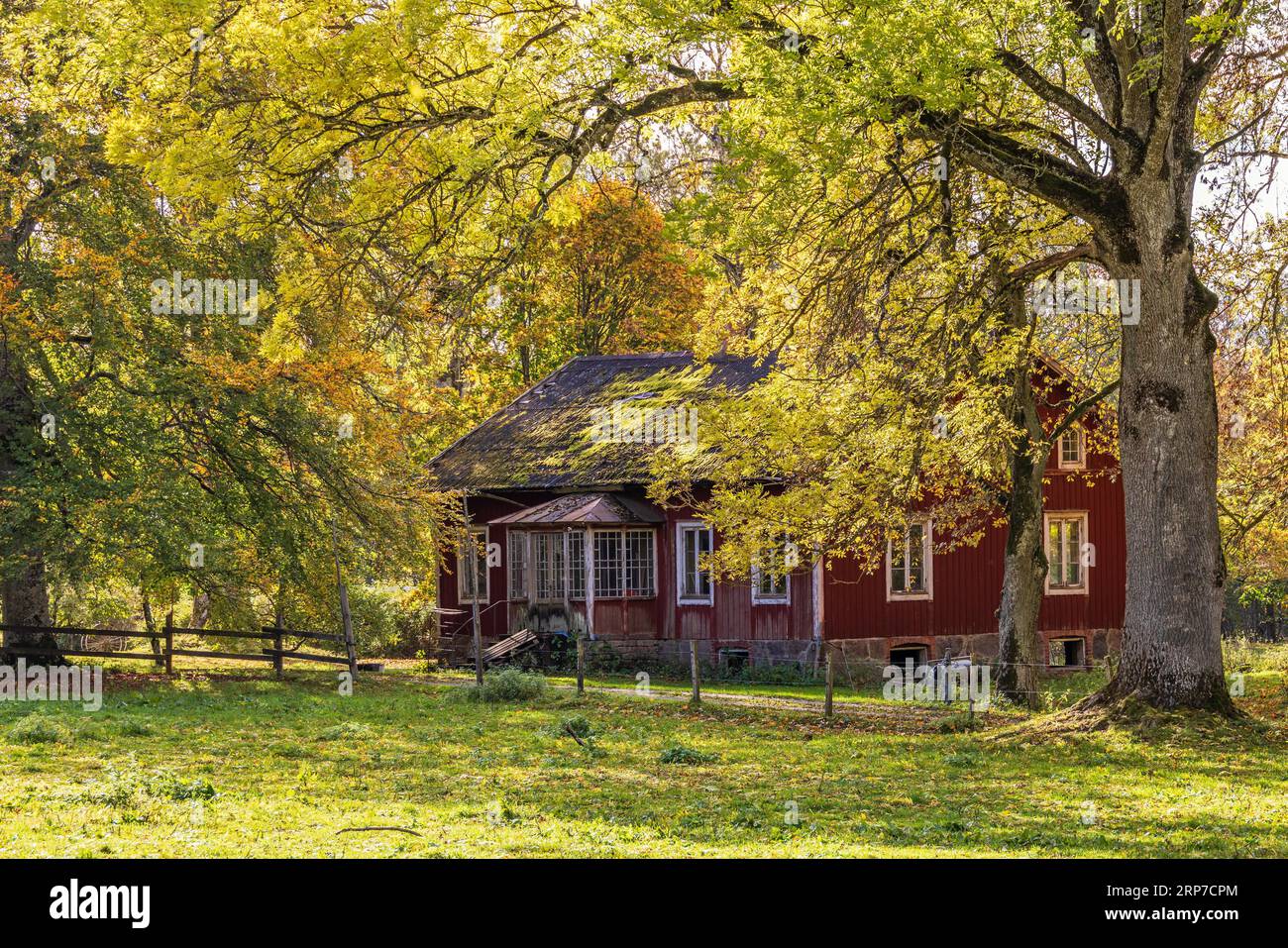 Meadow old cottage hi-res stock photography and images - Alamy