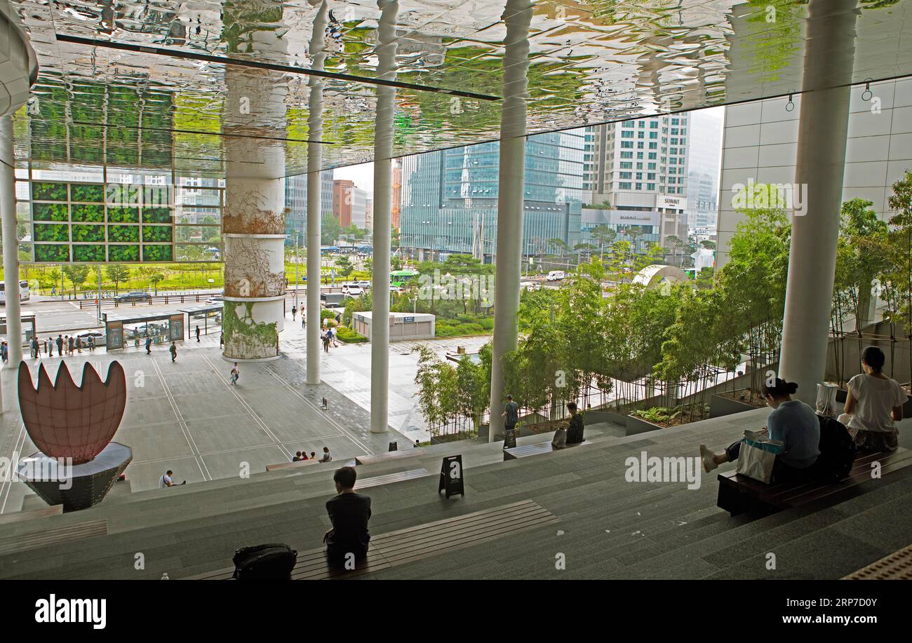 Yongsan station hi-res stock photography and images - Alamy