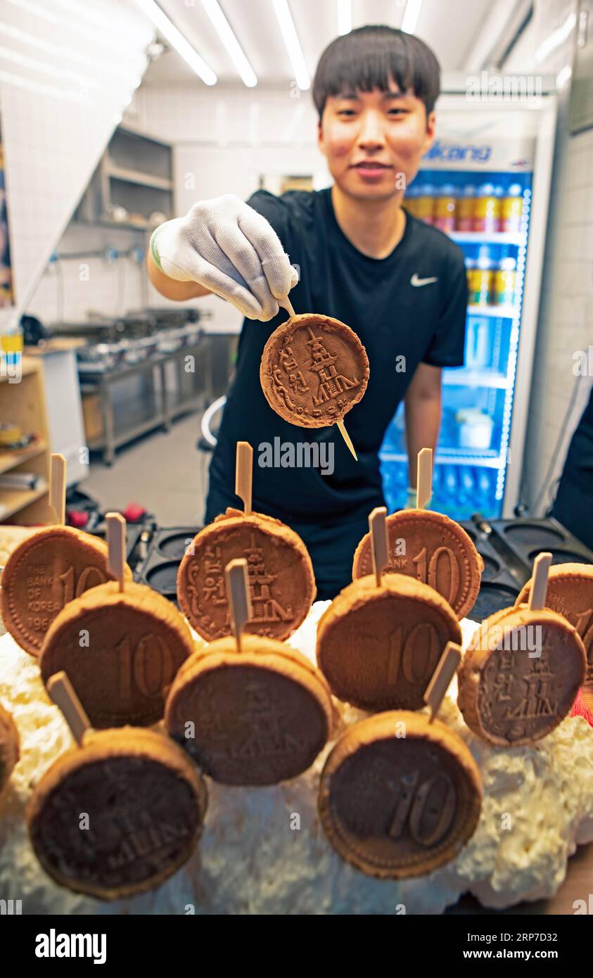 Korean man, 26, showing a mozzarella pancake, Gwangjang market ...