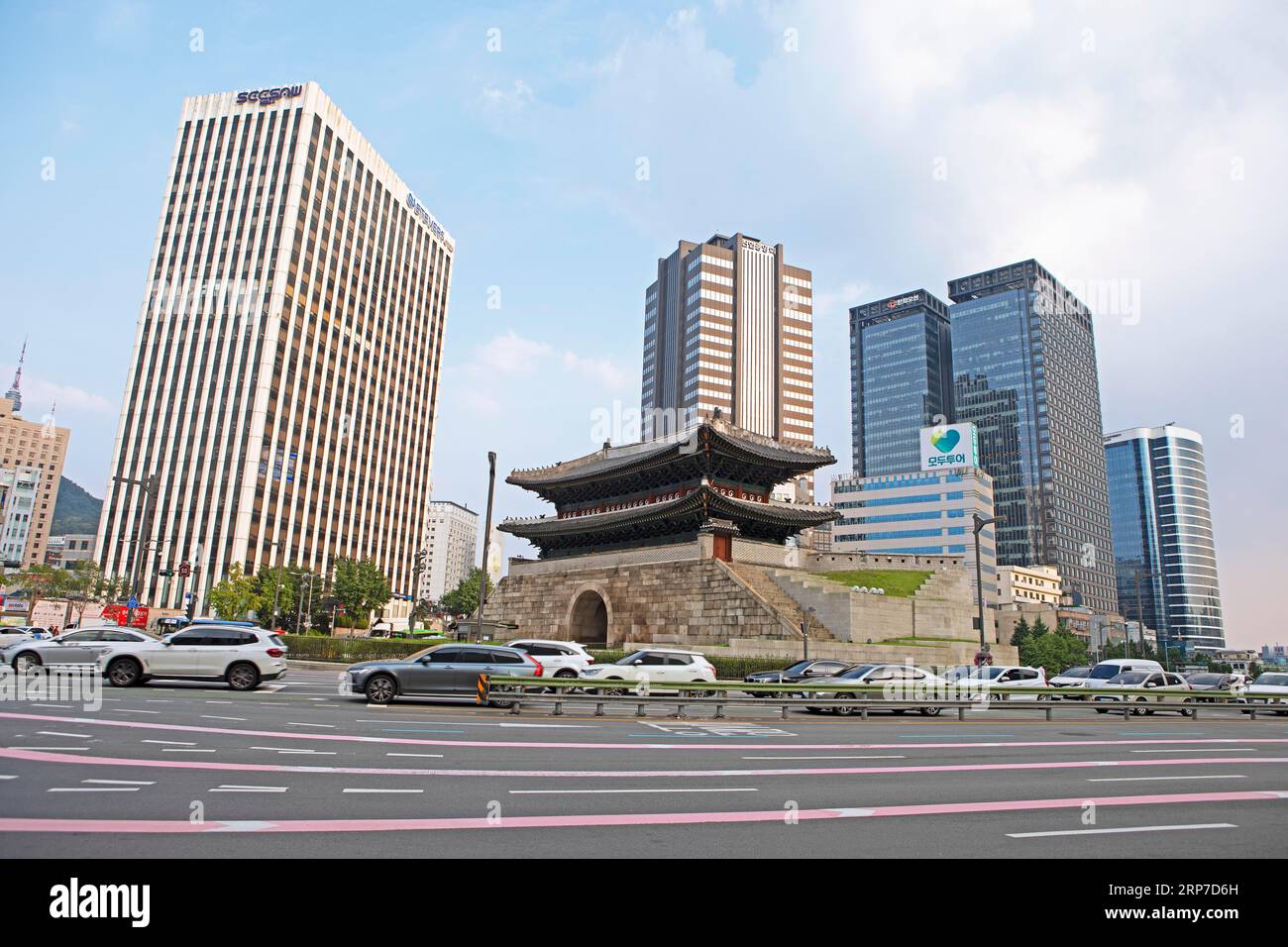 Historic Namdaemun City Gate or South Gate and Seoul Skyscrapers, Jung ...