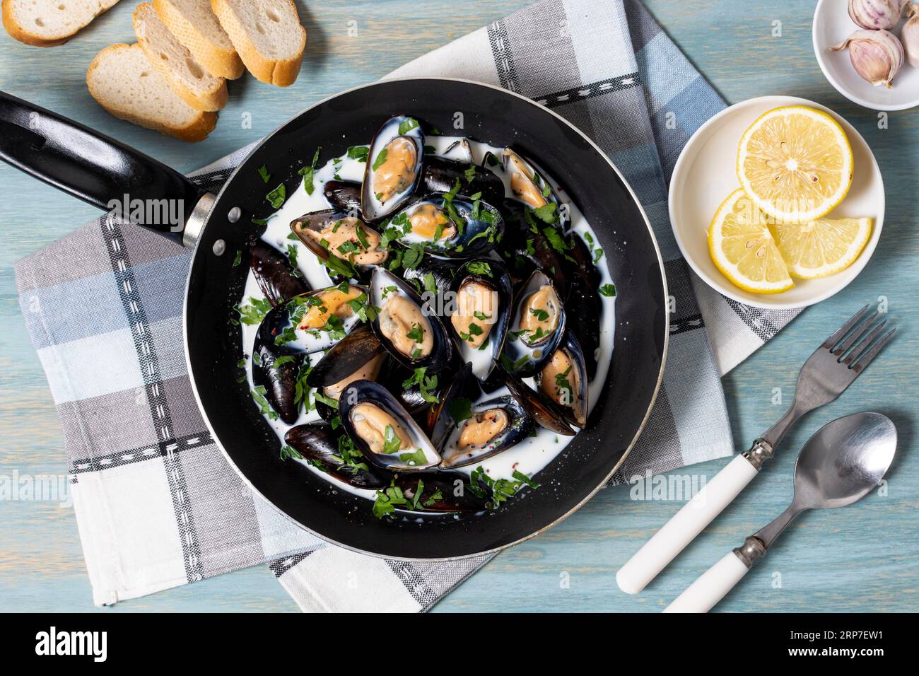Top view mussels with parsley lemon Stock Photo - Alamy