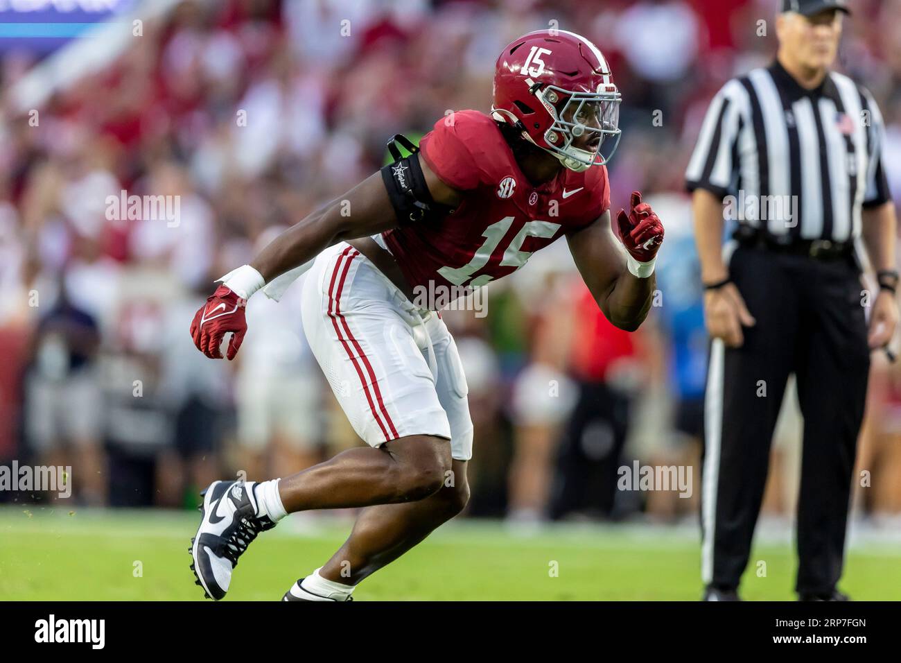 Alabama linebacker Dallas Turner (15) runs to the action against Middle ...