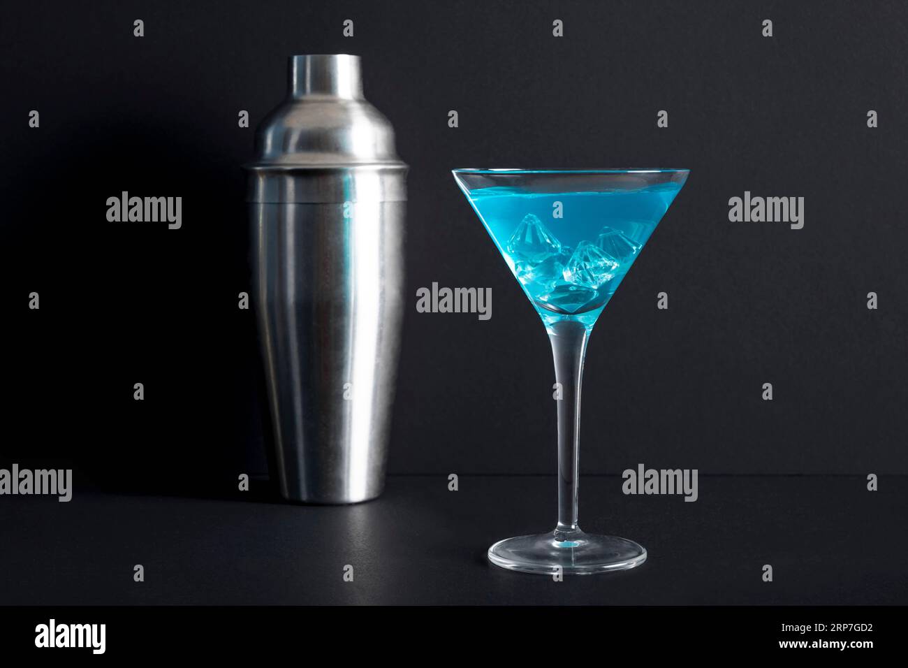 Chrome cocktail shaker hi-res stock photography and images - Alamy