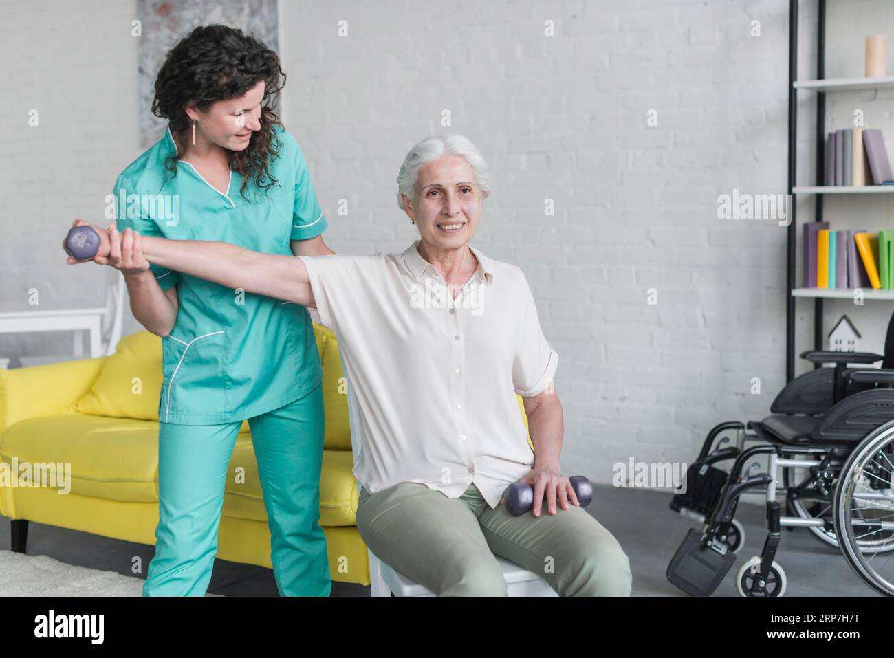 Physiotherapist working hi-res stock photography and images - Alamy