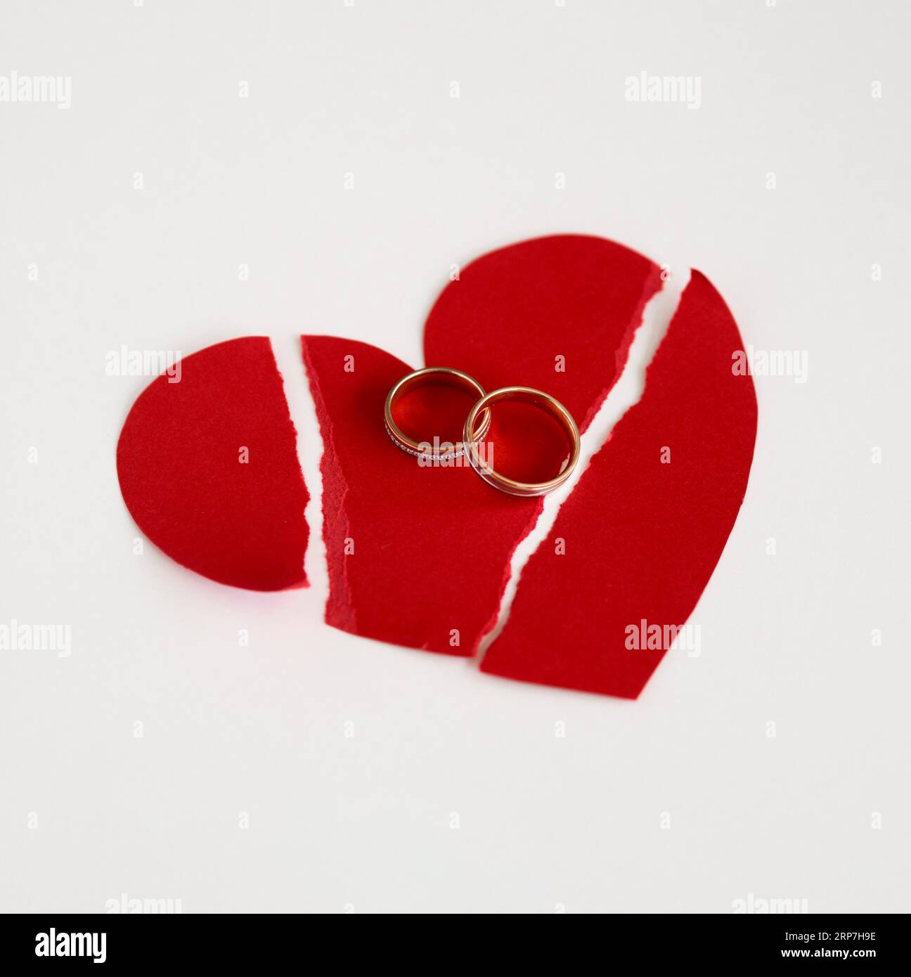 Broken paper heart rings hi-res stock photography and images - Alamy