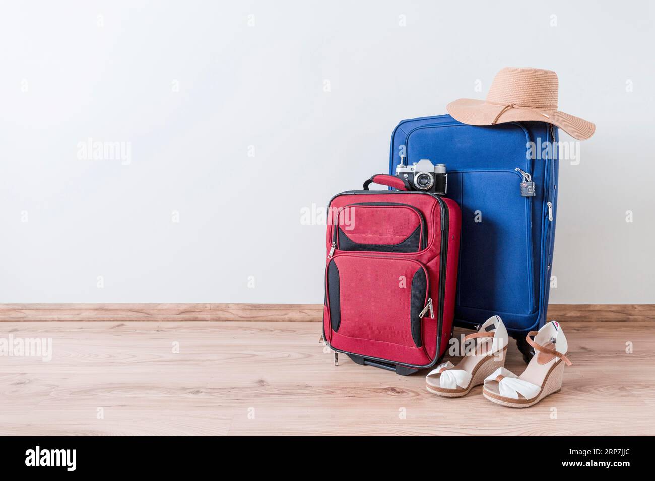 Travel suitcase hat shoes hi-res stock photography and images - Alamy
