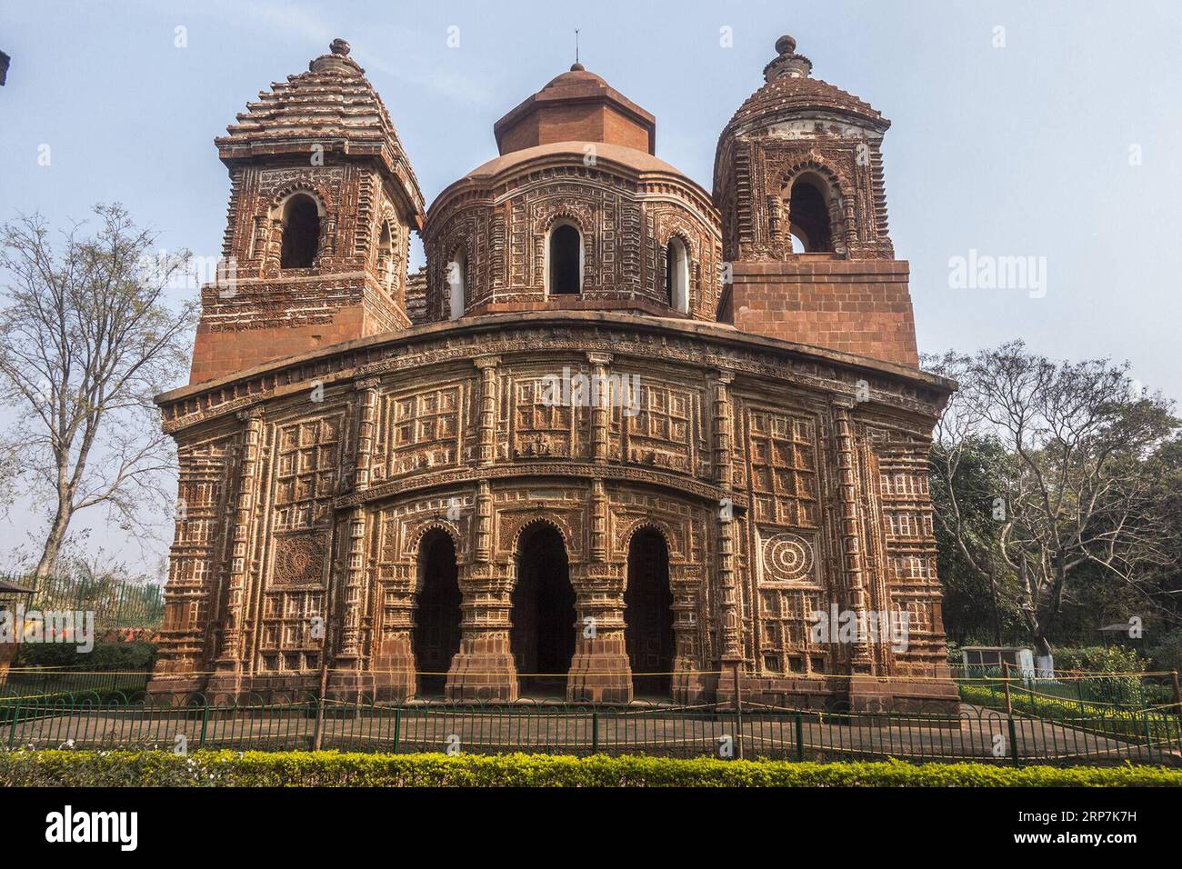 (190208) -- KOLKATA, Feb. 8, 2019 (Xinhua) -- An ancient terracotta ...