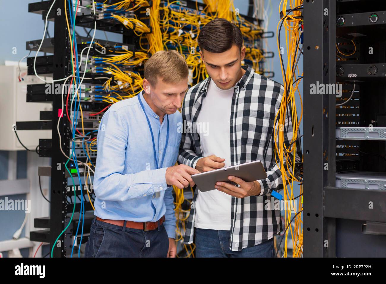 Technology network employee hi-res stock photography and images - Alamy