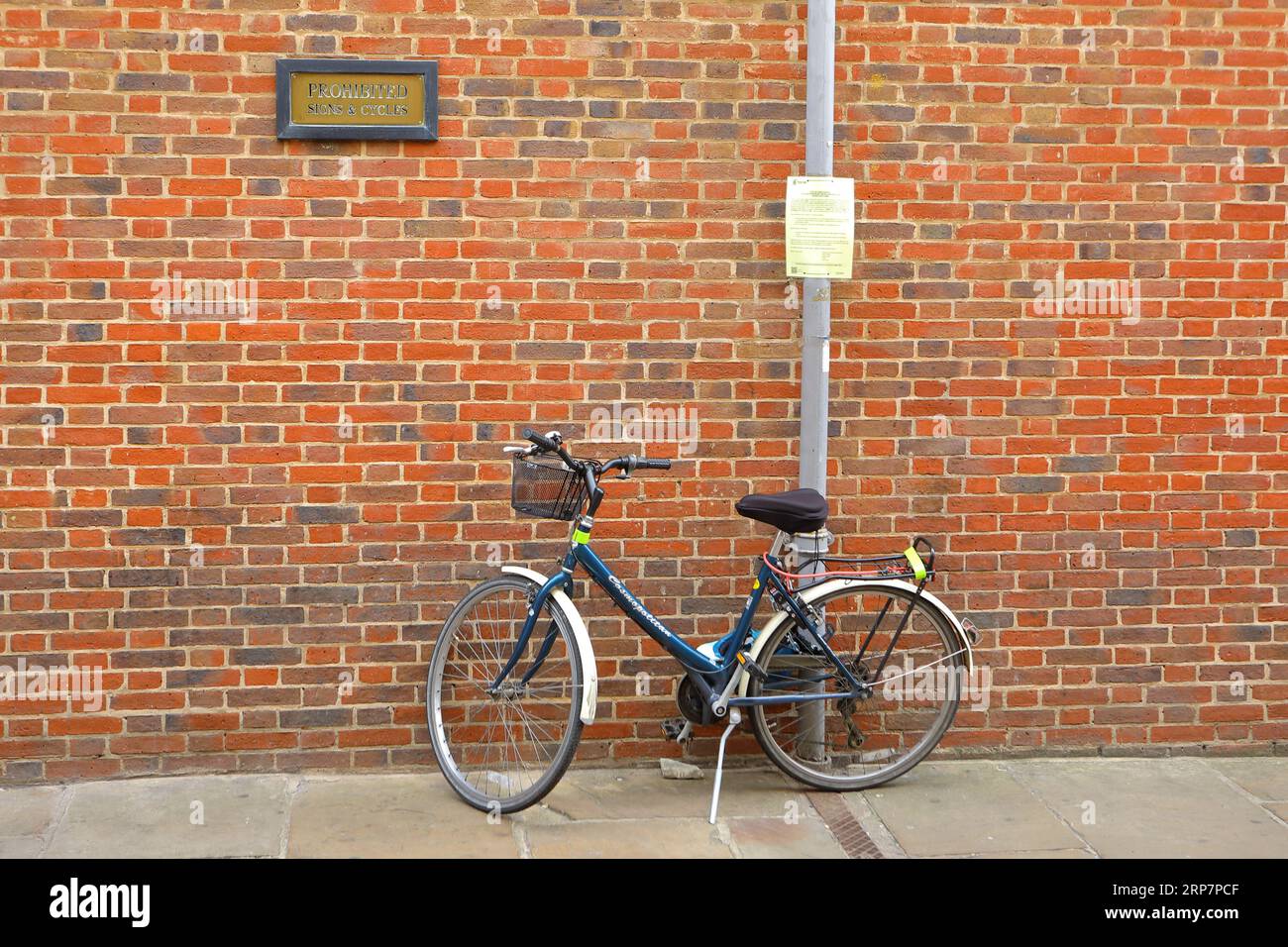 Fastend hi-res stock photography and images - Alamy