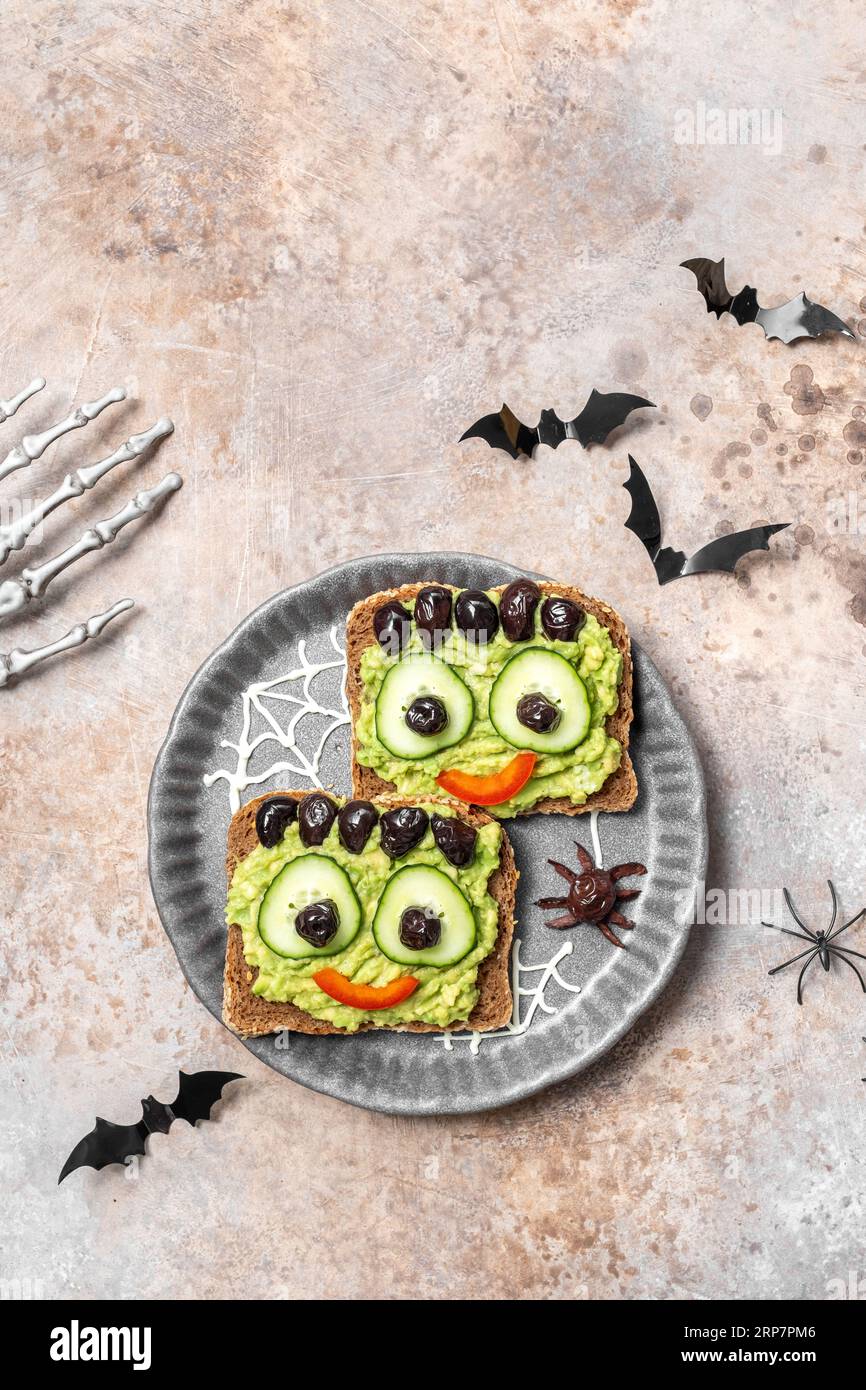 Child slice avocado hi-res stock photography and images - Alamy