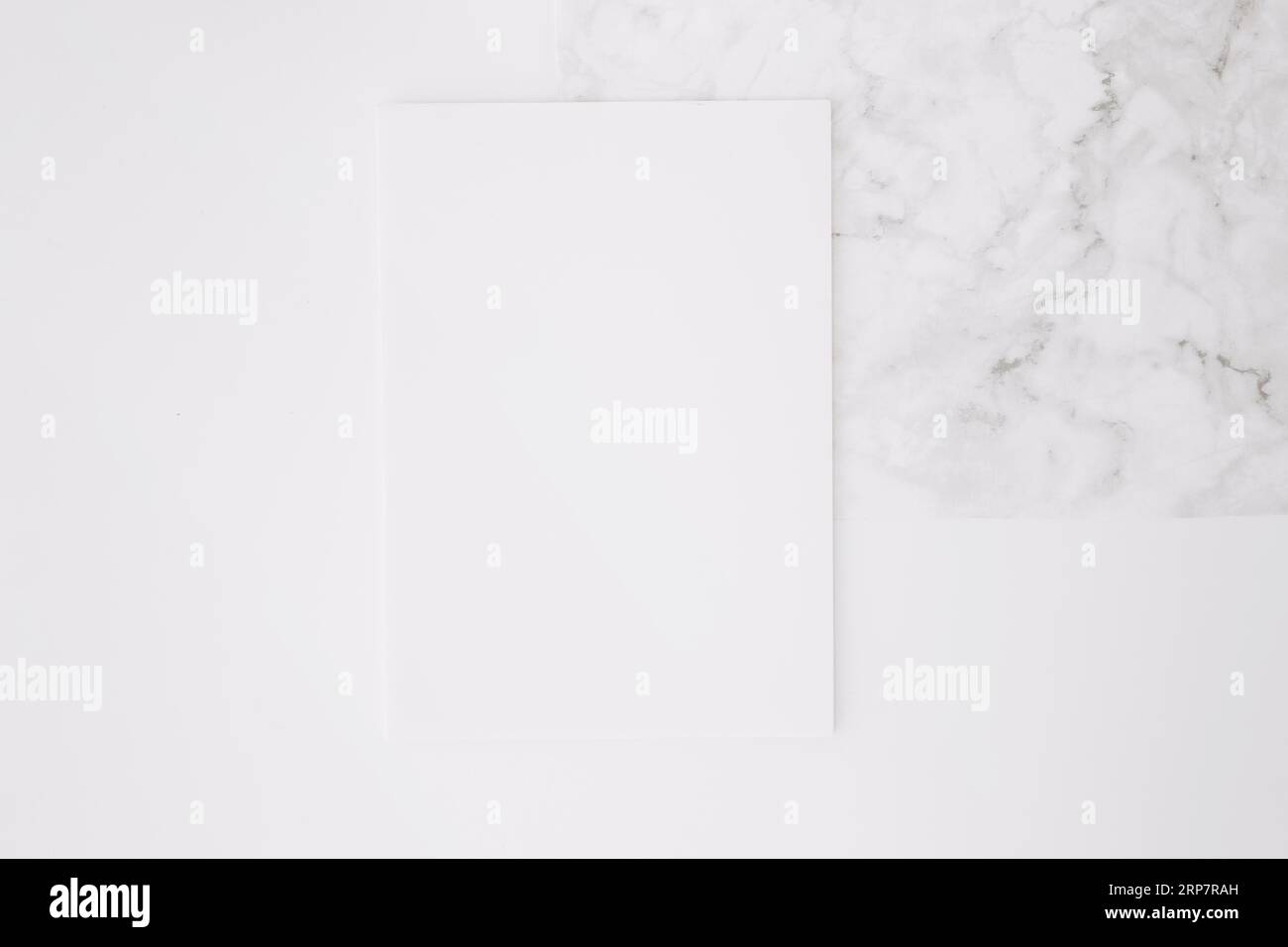 Plain paper on desk hi-res stock photography and images - Alamy