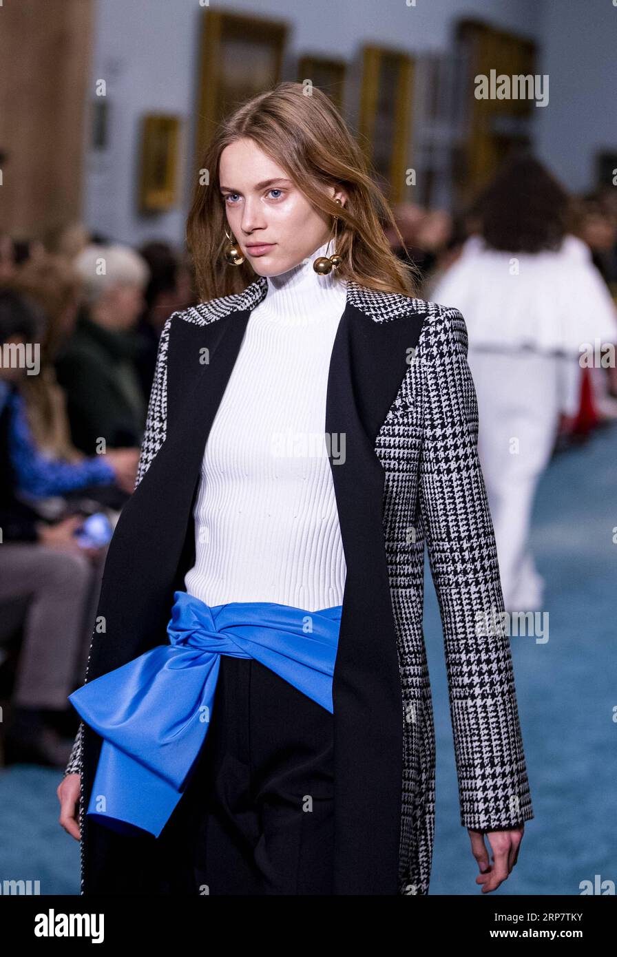 Carolina herrera new york fashion hi-res stock photography and images ...