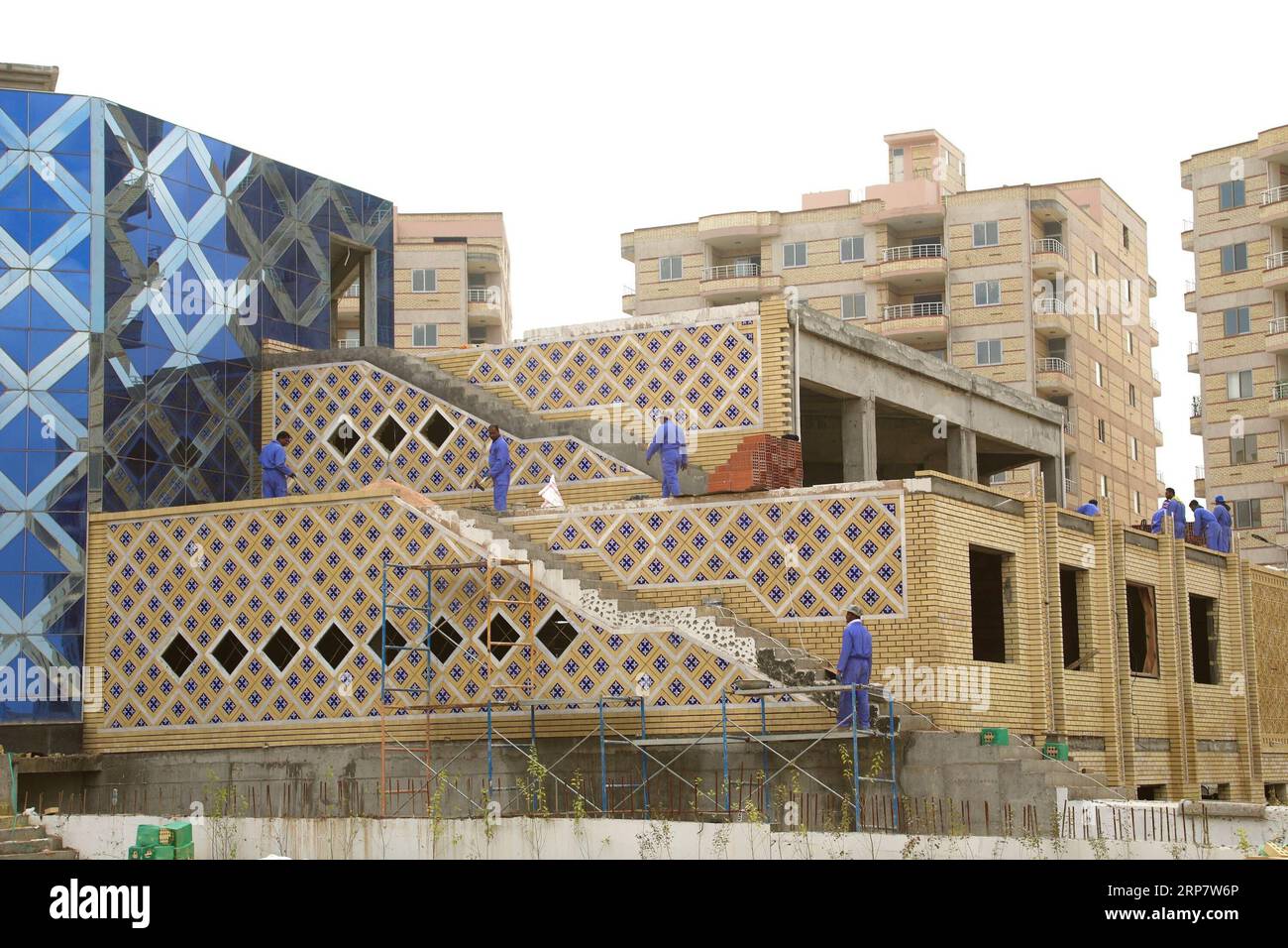 Rebuilding iraq hi-res stock photography and images - Alamy